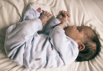 Best Sleeping Position For Colic Baby (12 Fast Solutions)